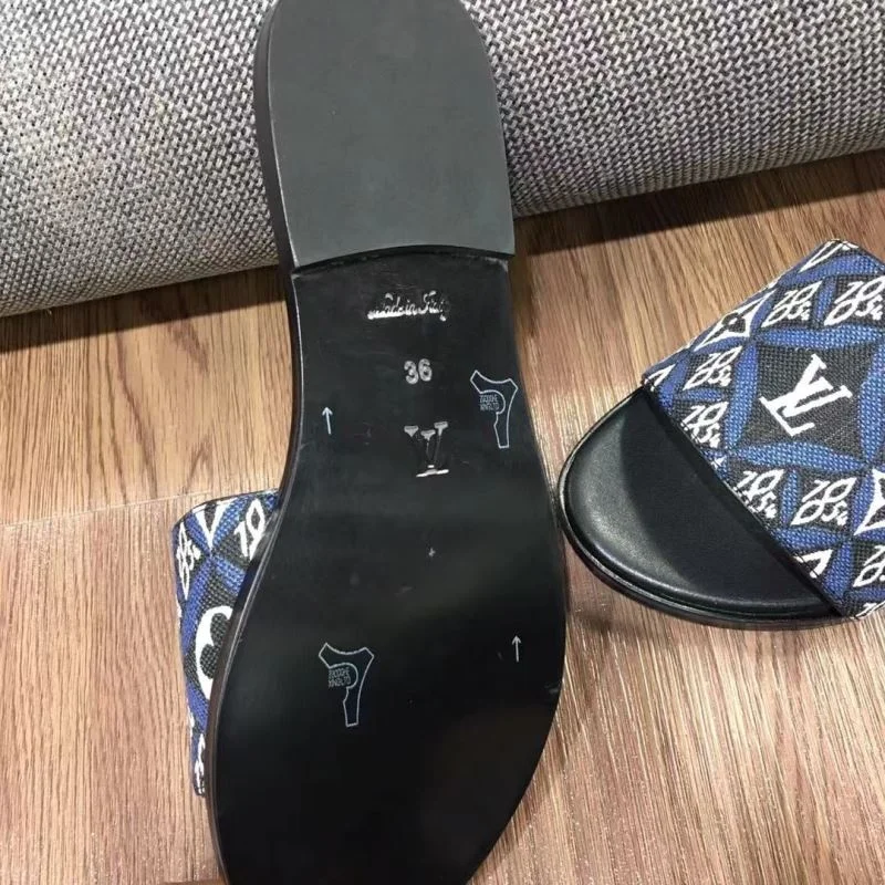 Brand-authenticated Louis Vuitton Slippers