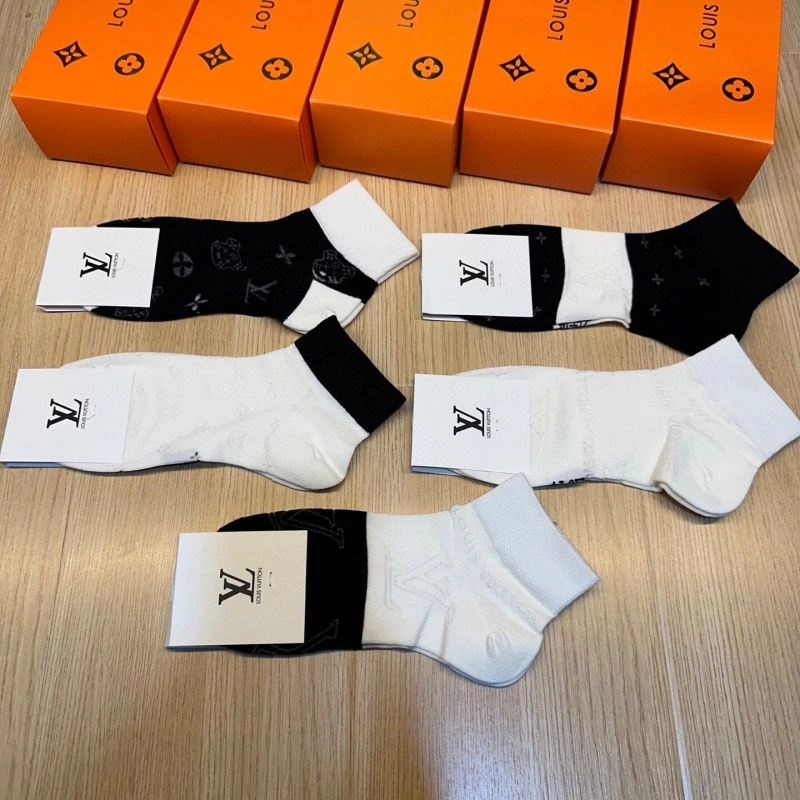 Inexpensive Louis Vuitton Socks
