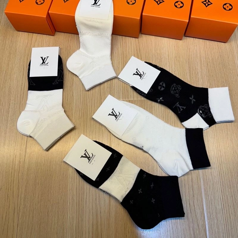 Inexpensive Louis Vuitton Socks