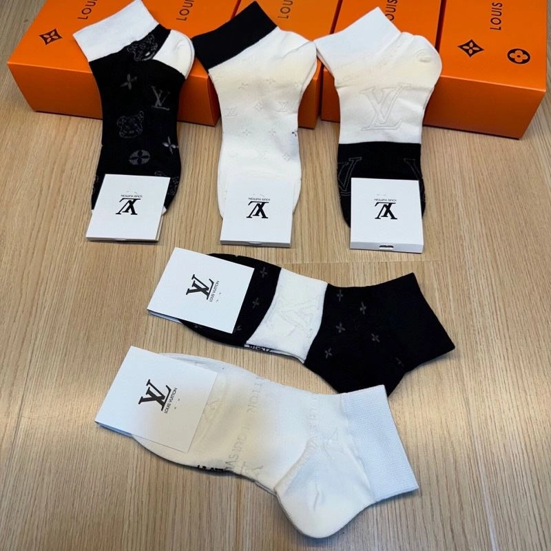 Inexpensive Louis Vuitton Socks