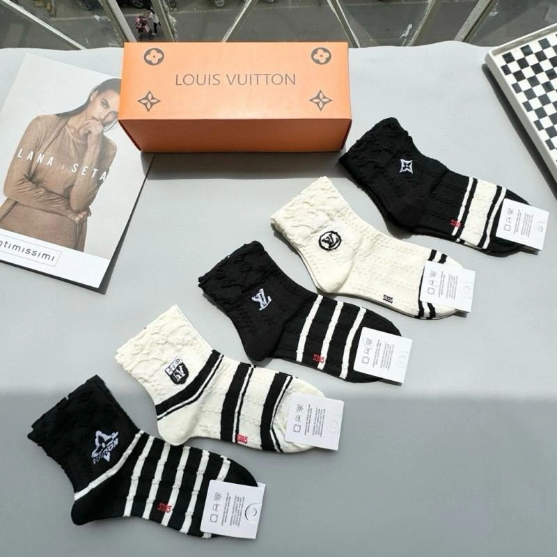 Inexpensive Louis Vuitton Socks