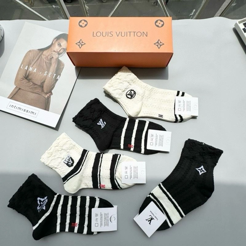 Inexpensive Louis Vuitton Socks