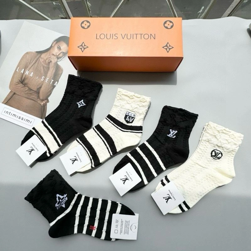 Inexpensive Louis Vuitton Socks