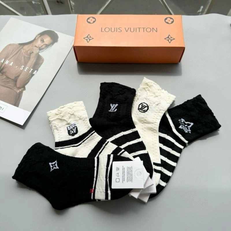 Inexpensive Louis Vuitton Socks