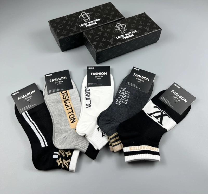 Inexpensive Louis Vuitton Socks