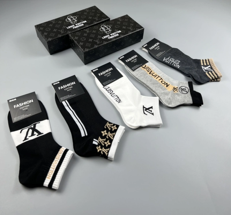 Inexpensive Louis Vuitton Socks