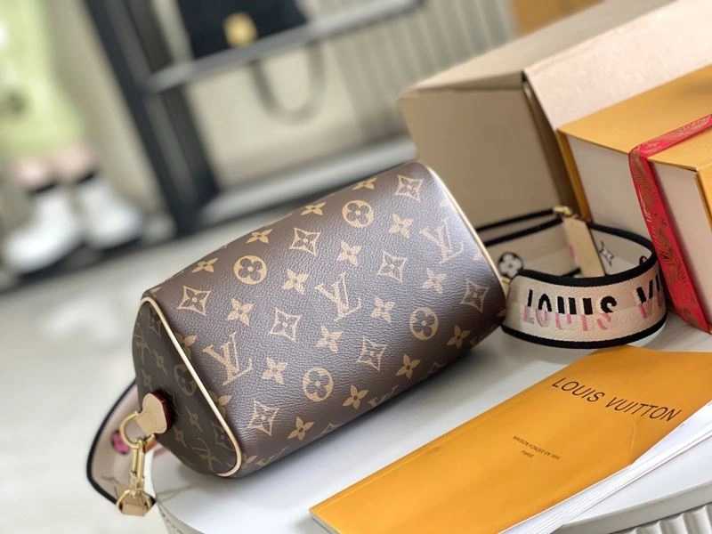 Exact replica Louis Vuitton Speedy Bags