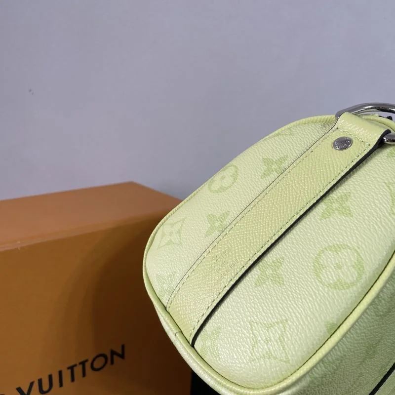 Exact replica Louis Vuitton Speedy Bags