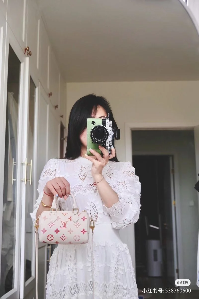 Indistinguishable Louis Vuitton Speedy Bags