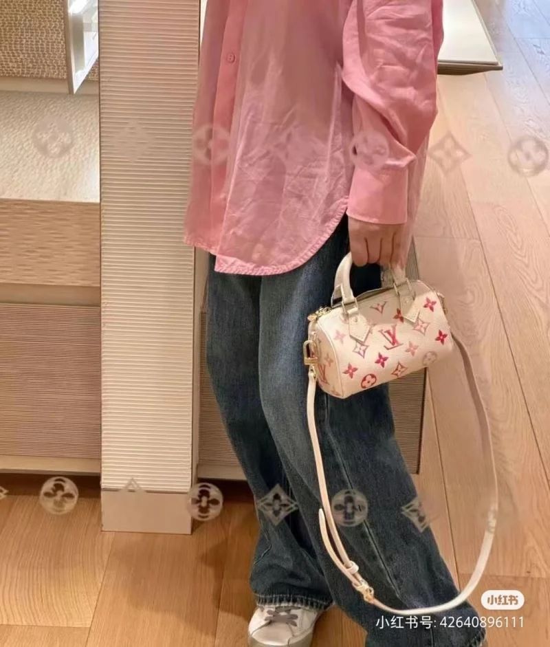 Indistinguishable Louis Vuitton Speedy Bags