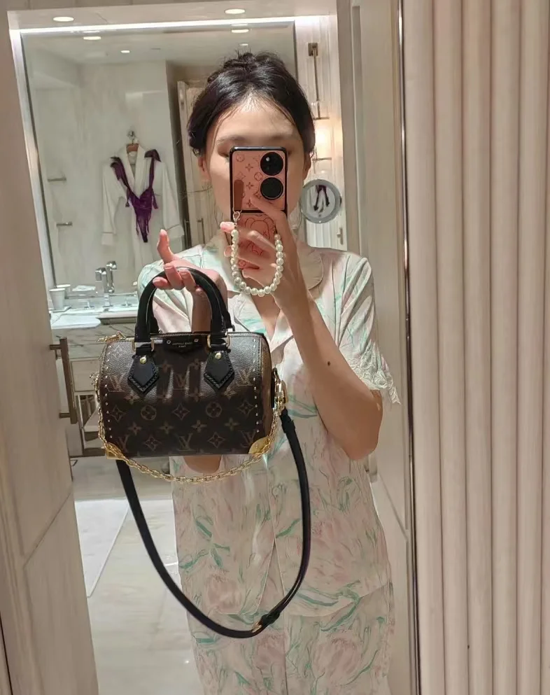 Cut-rate Louis Vuitton Speedy Bags