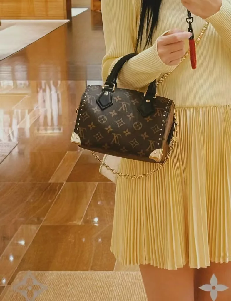 Cut-rate Louis Vuitton Speedy Bags