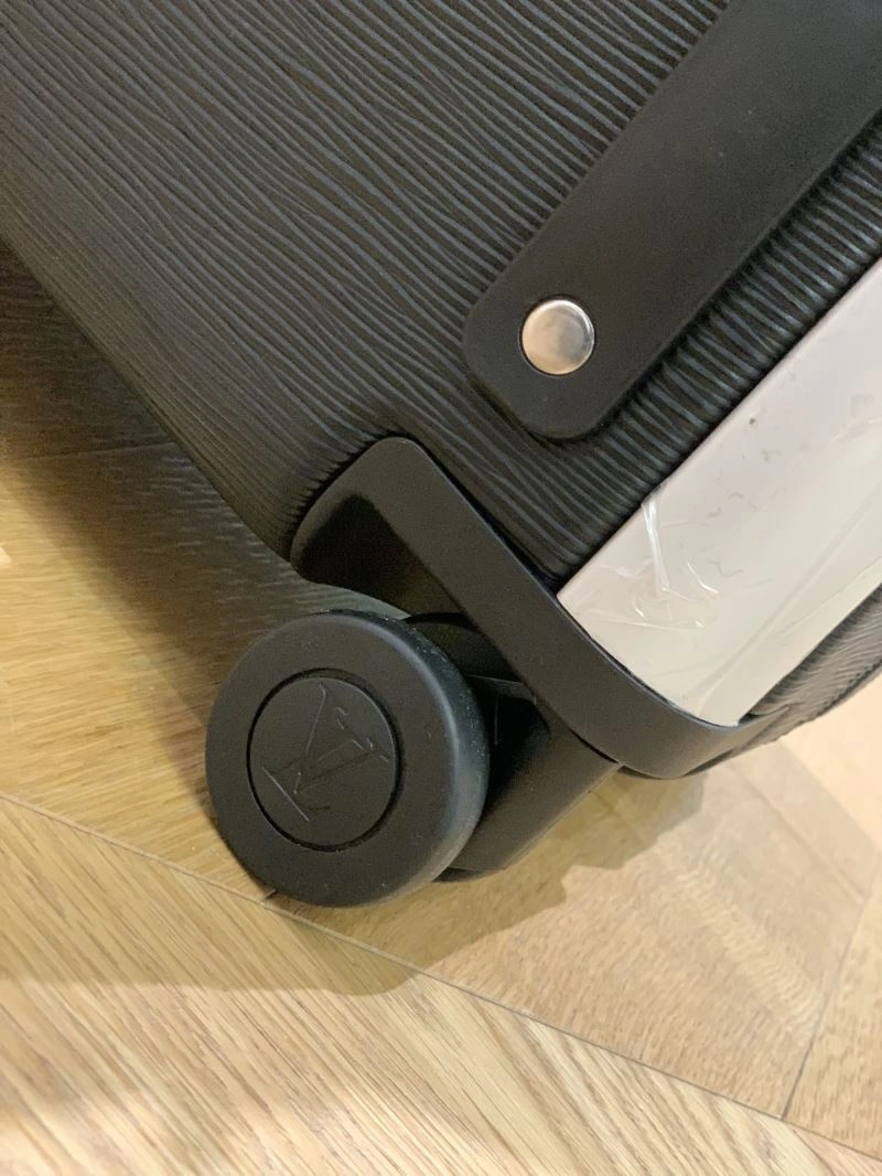Low-cost Louis Vuitton Suitcase