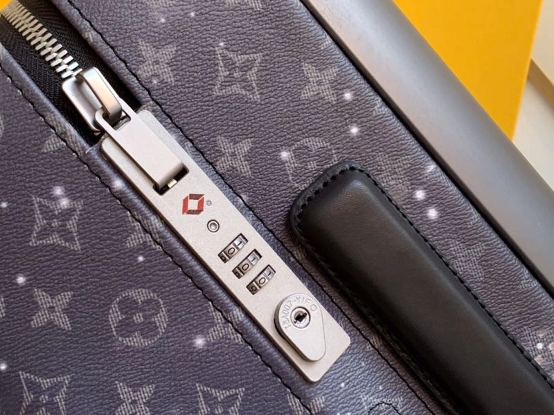 Accurate model Louis Vuitton Suitcase