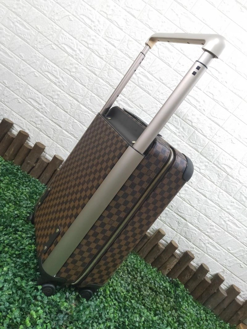 Top mirror Louis Vuitton Suitcase
