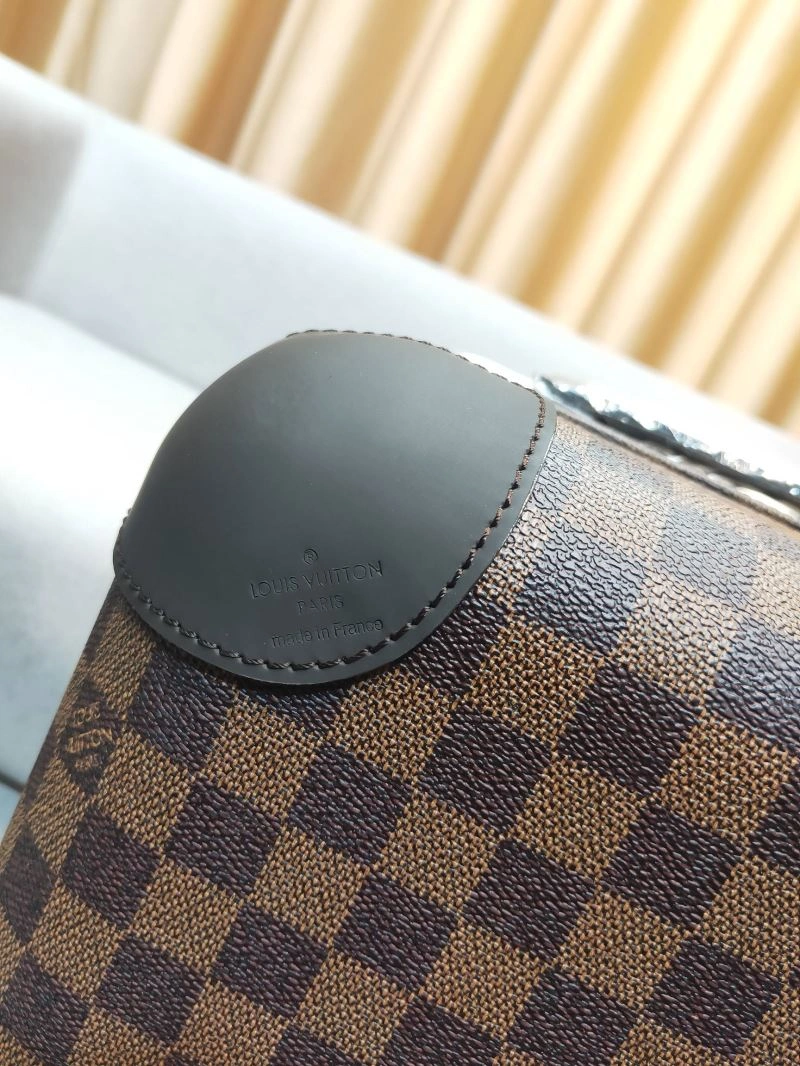 Top match Louis Vuitton Suitcase
