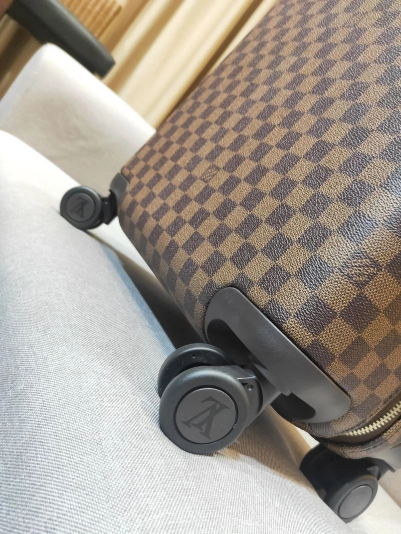 Top match Louis Vuitton Suitcase