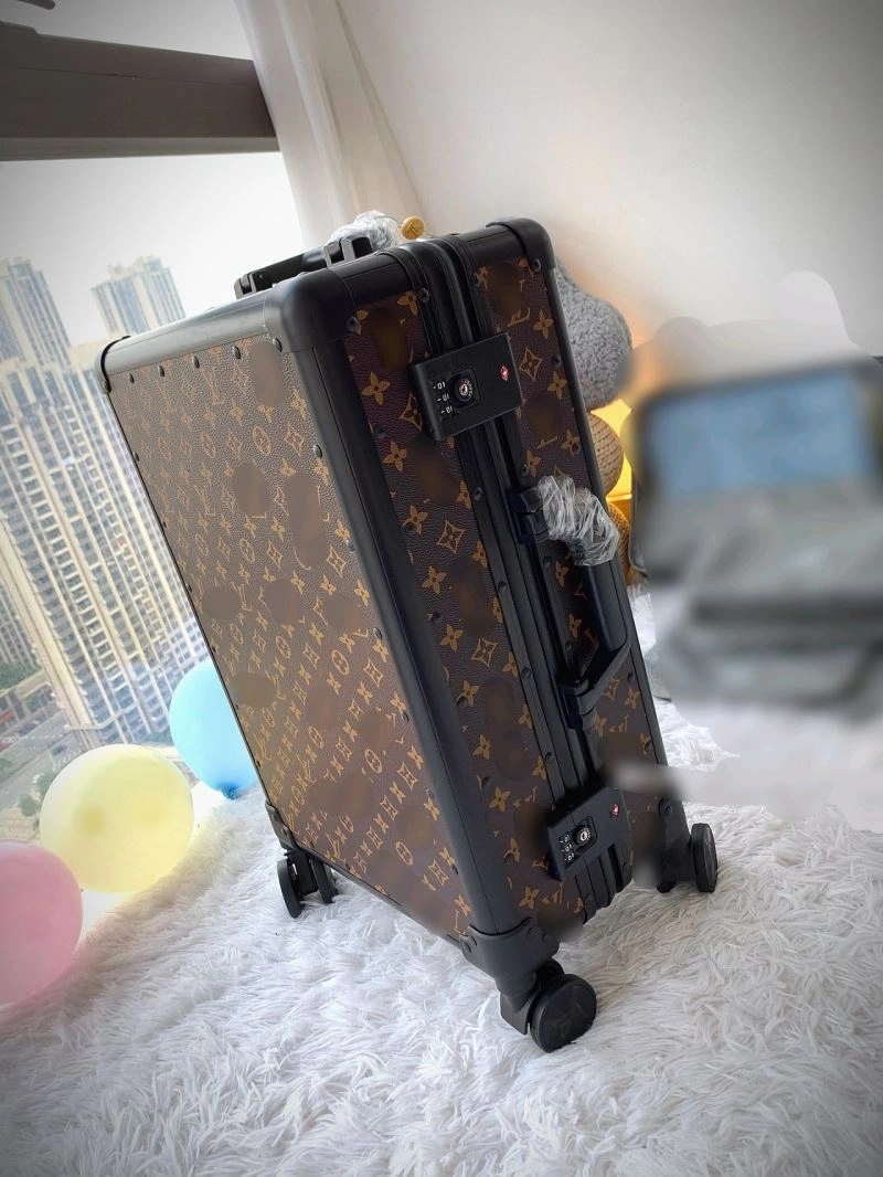Top match Louis Vuitton Suitcase