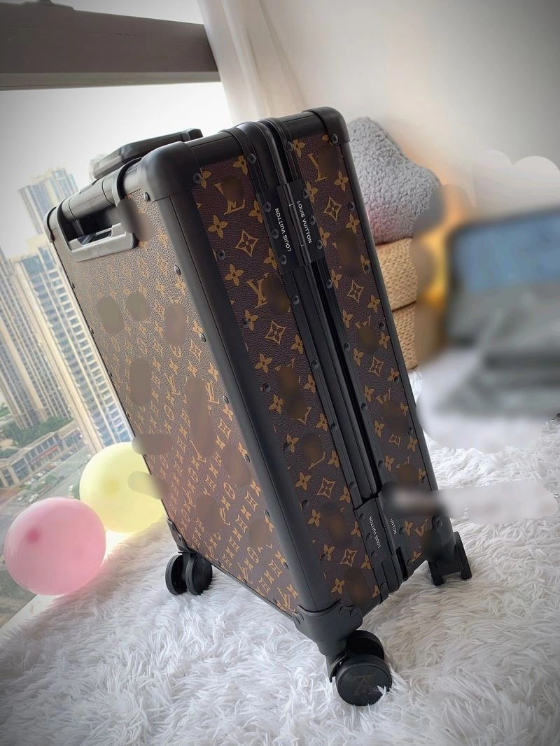 Top match Louis Vuitton Suitcase