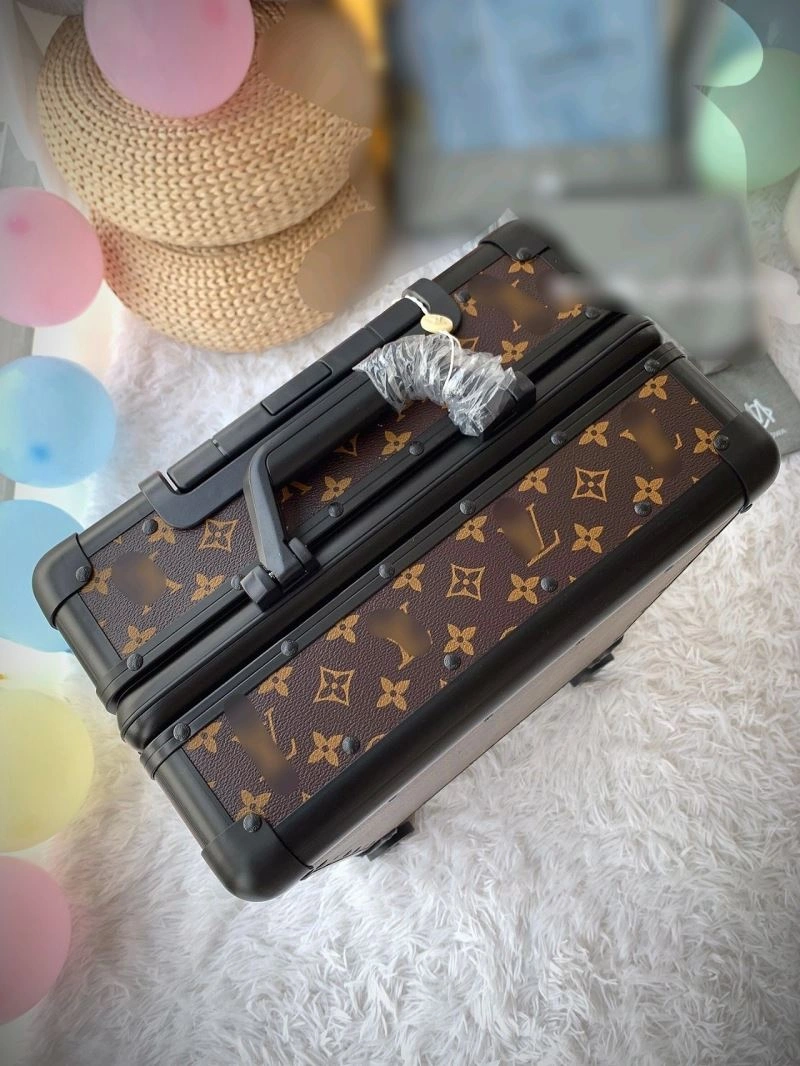 Top match Louis Vuitton Suitcase