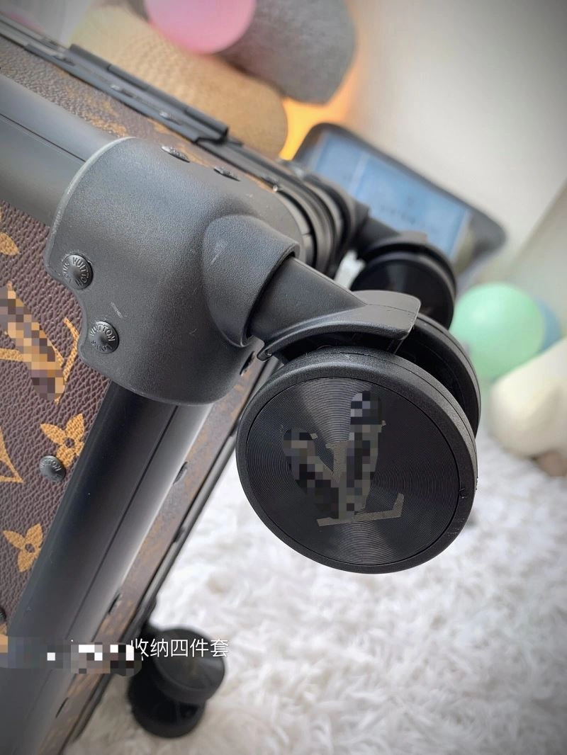 Top match Louis Vuitton Suitcase