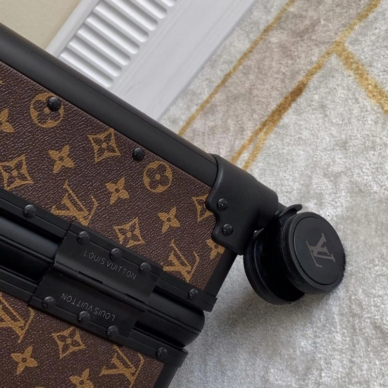 Top match Louis Vuitton Suitcase