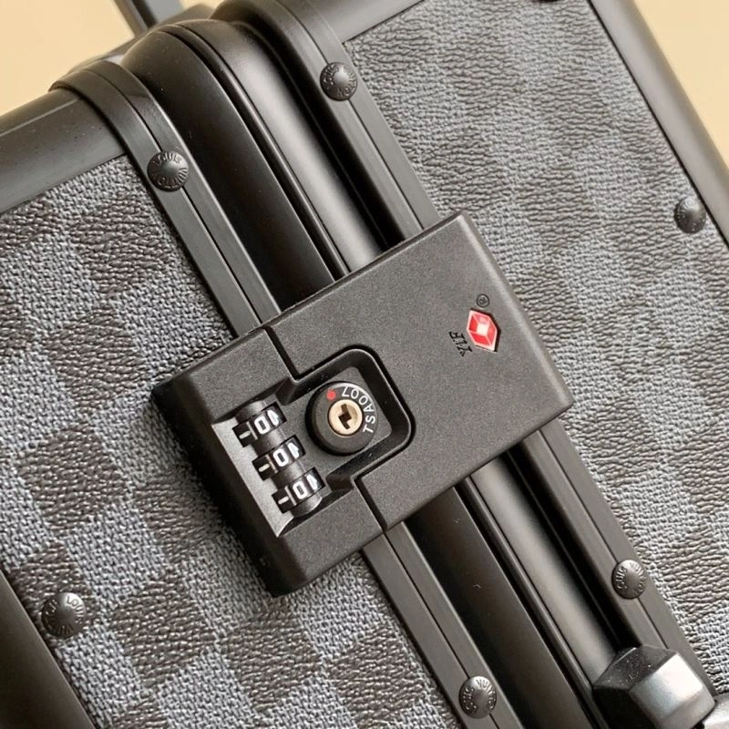 Accurate model Louis Vuitton Suitcase