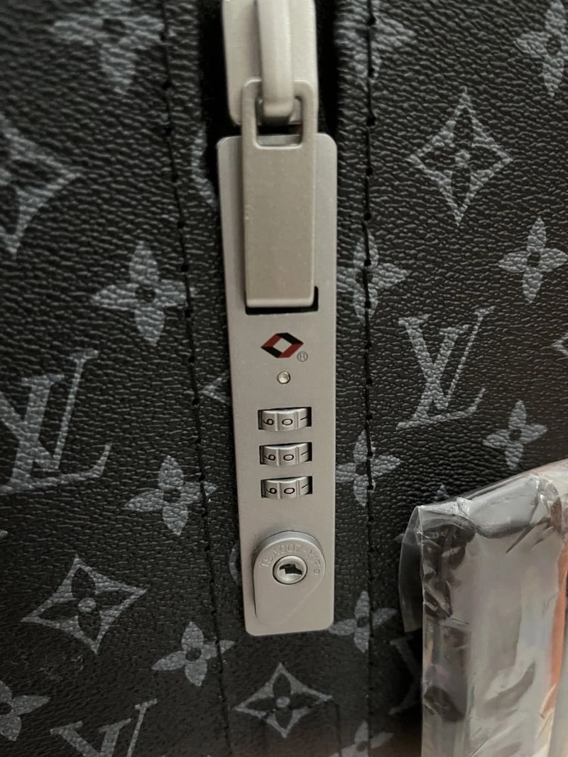 Accurate model Louis Vuitton Suitcase