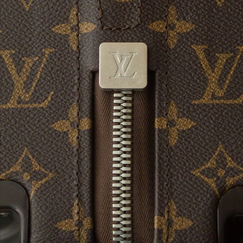 Low-cost Louis Vuitton Suitcase