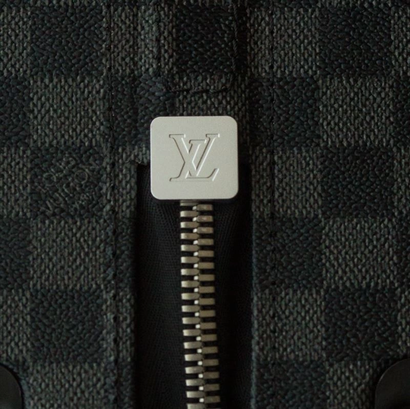 Top mirror Louis Vuitton Suitcase