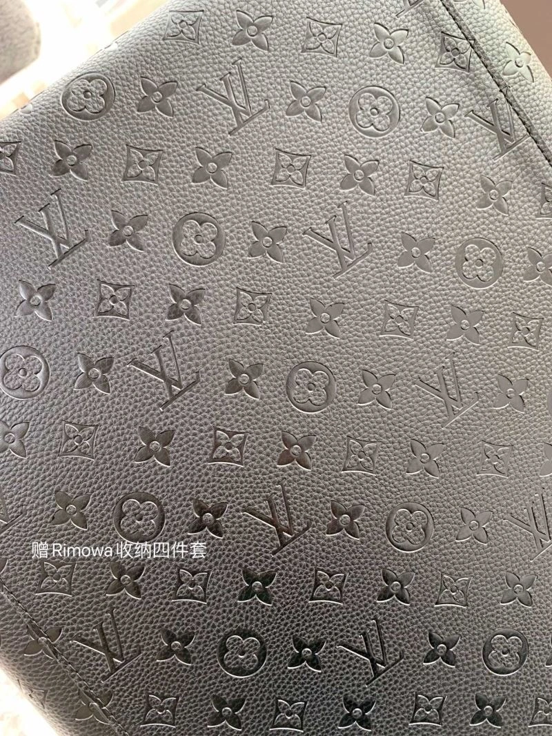 Top match Louis Vuitton Suitcase