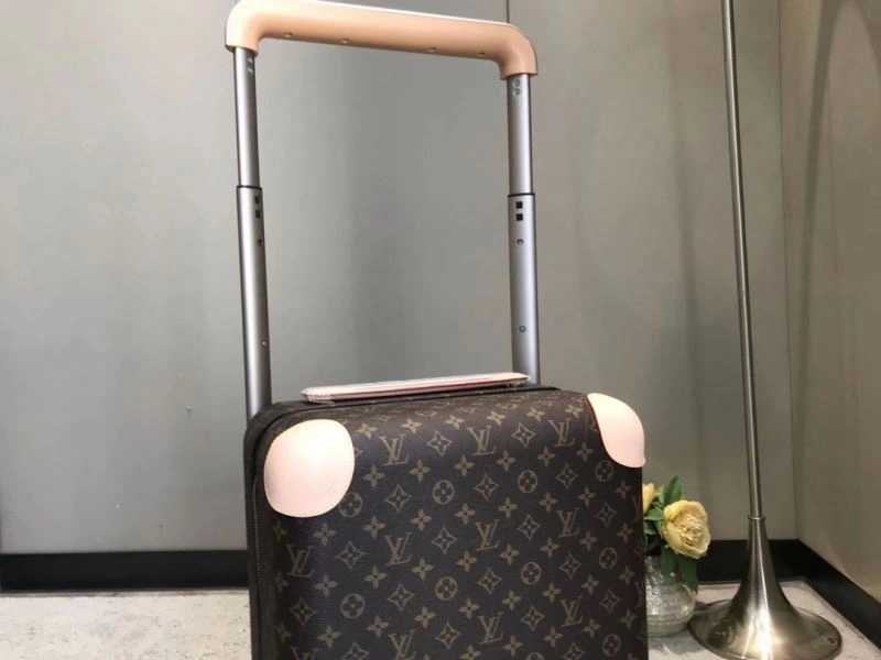 High fidelity Louis Vuitton Suitcase