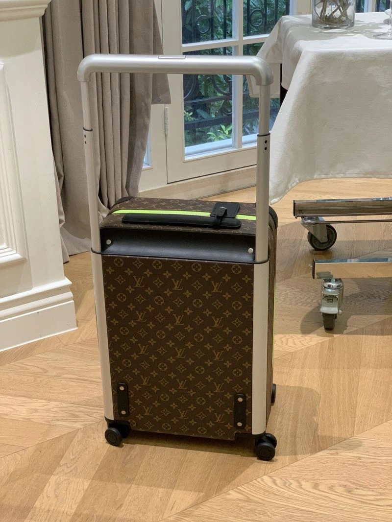 Accurate model Louis Vuitton Suitcase