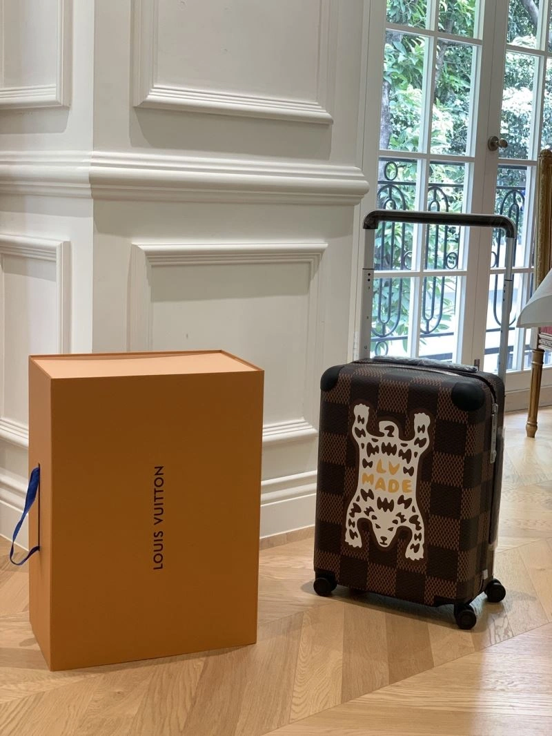 High fidelity Louis Vuitton Suitcase