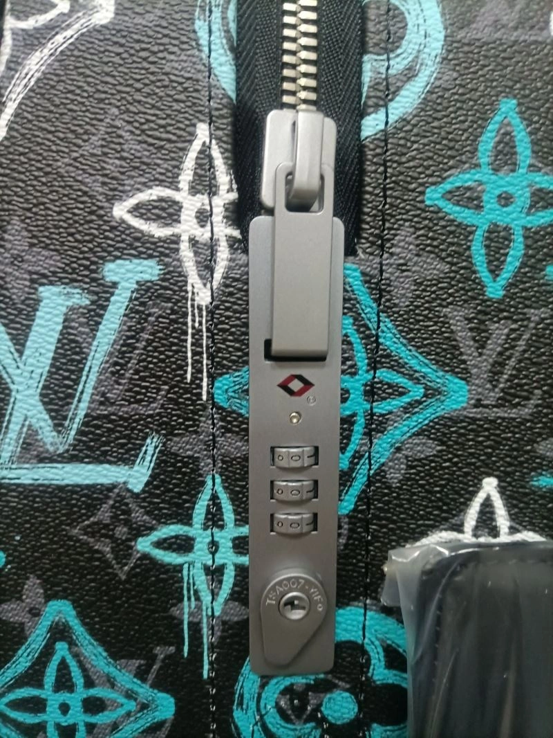 Top mirror Louis Vuitton Suitcase