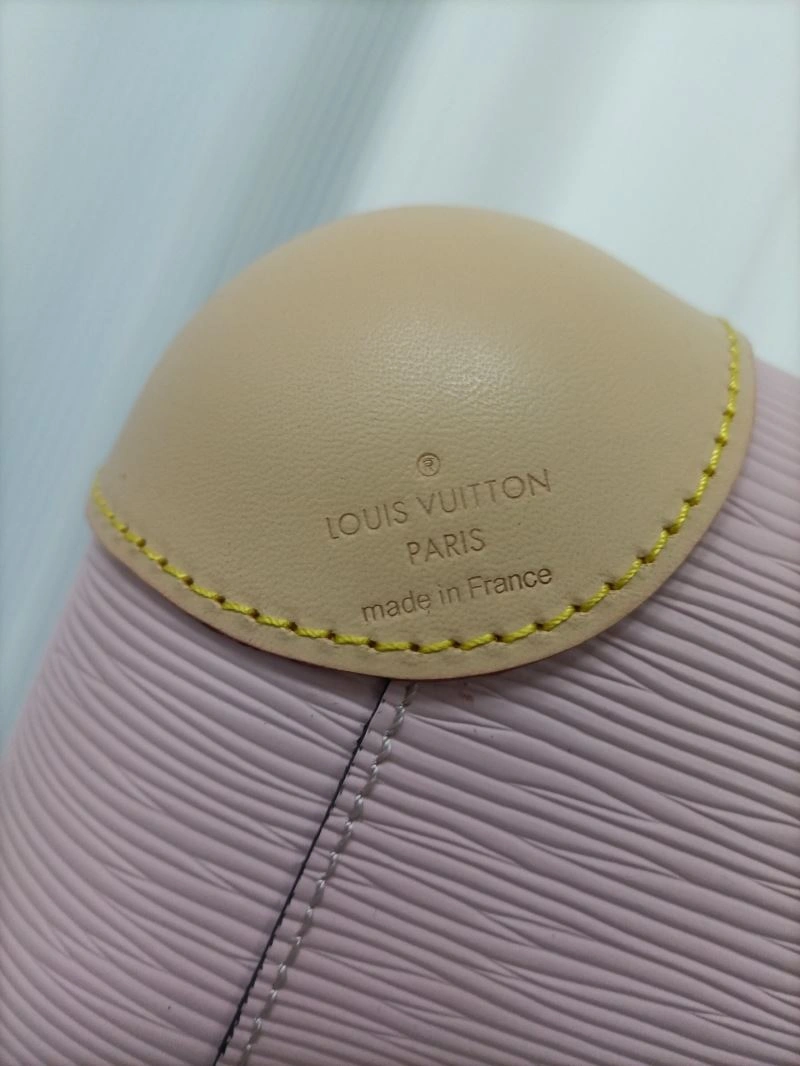 Low-cost Louis Vuitton Suitcase