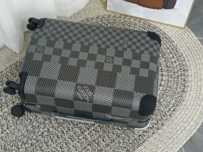 Top mirror Louis Vuitton Suitcase