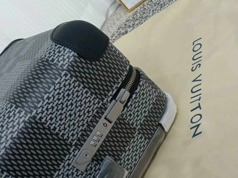 Top mirror Louis Vuitton Suitcase