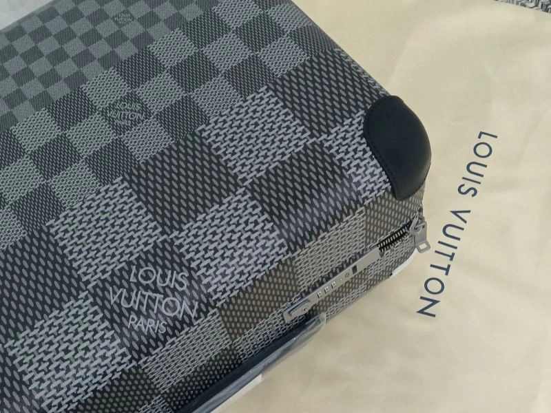 Top mirror Louis Vuitton Suitcase