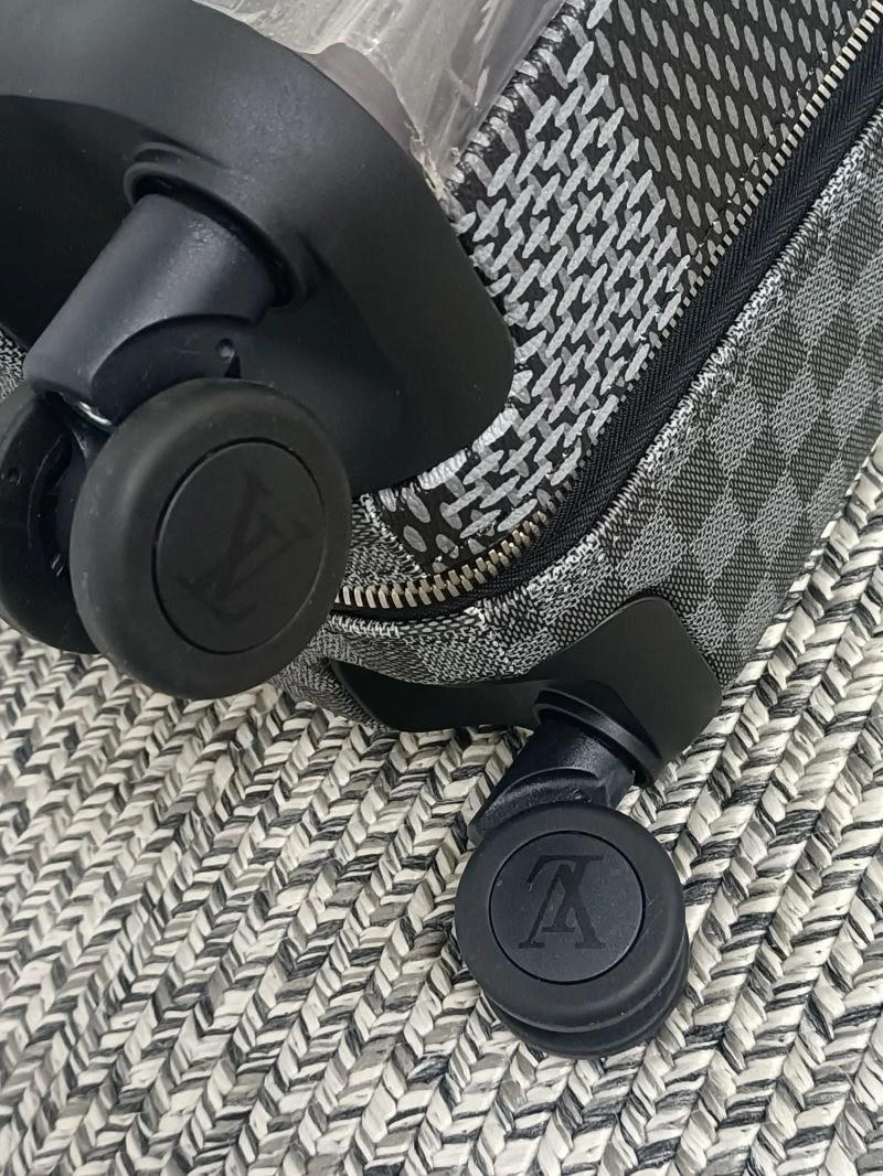 Top mirror Louis Vuitton Suitcase
