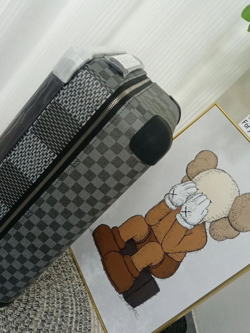 Top mirror Louis Vuitton Suitcase