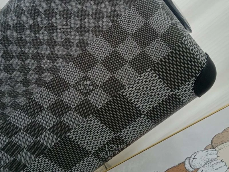 Top mirror Louis Vuitton Suitcase
