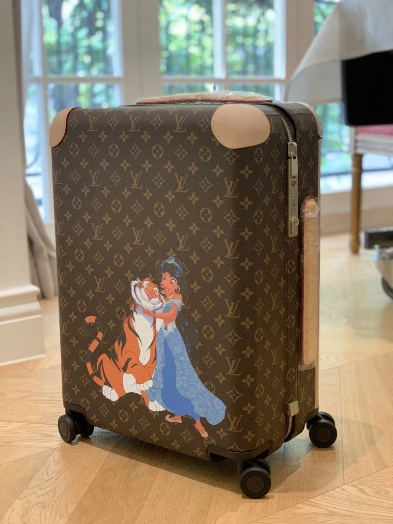High fidelity Louis Vuitton Suitcase