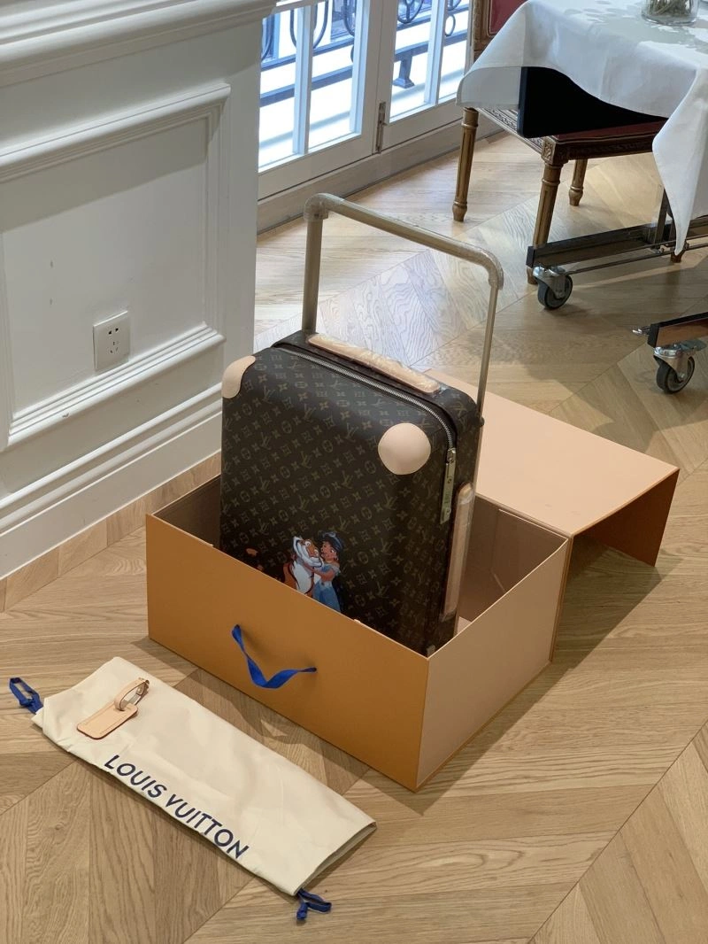 High fidelity Louis Vuitton Suitcase