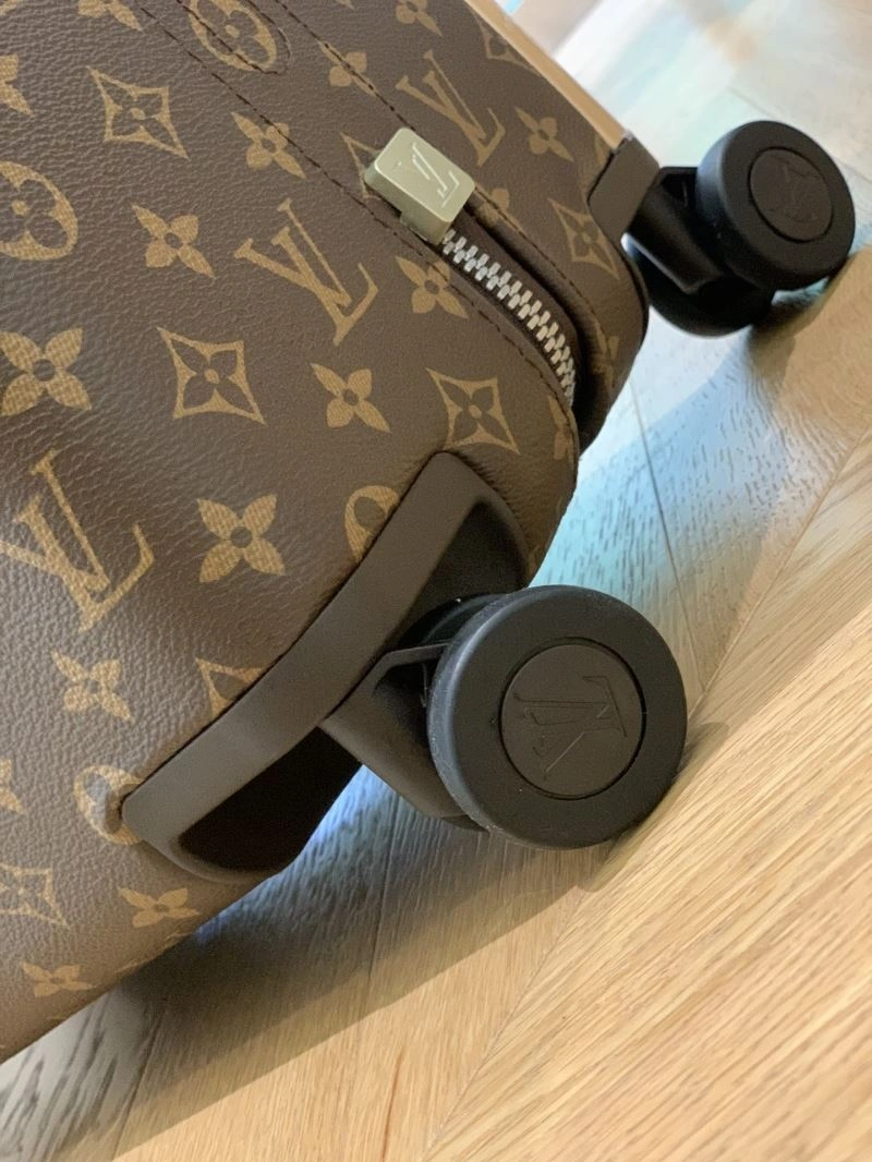 High fidelity Louis Vuitton Suitcase