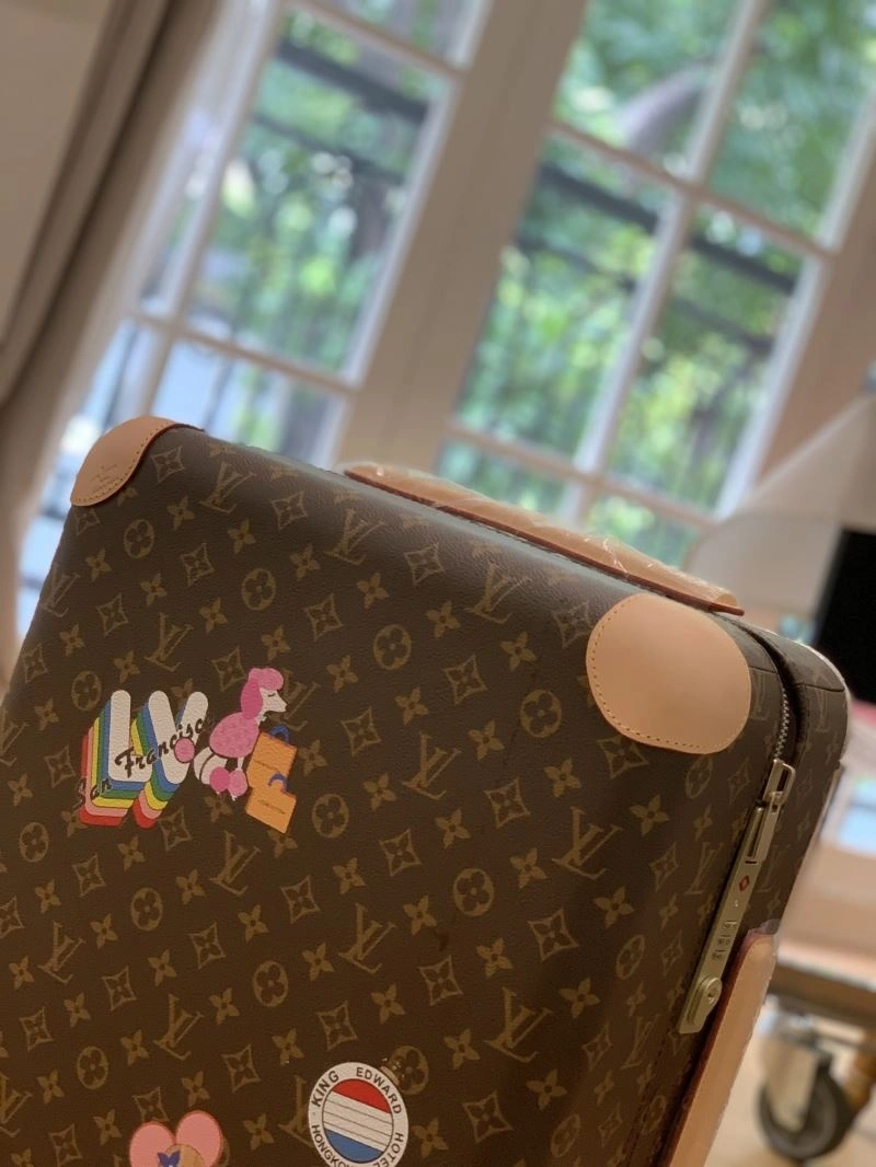 Mirror quality Louis Vuitton Suitcase