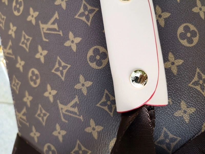 Mirror quality Louis Vuitton Suitcase
