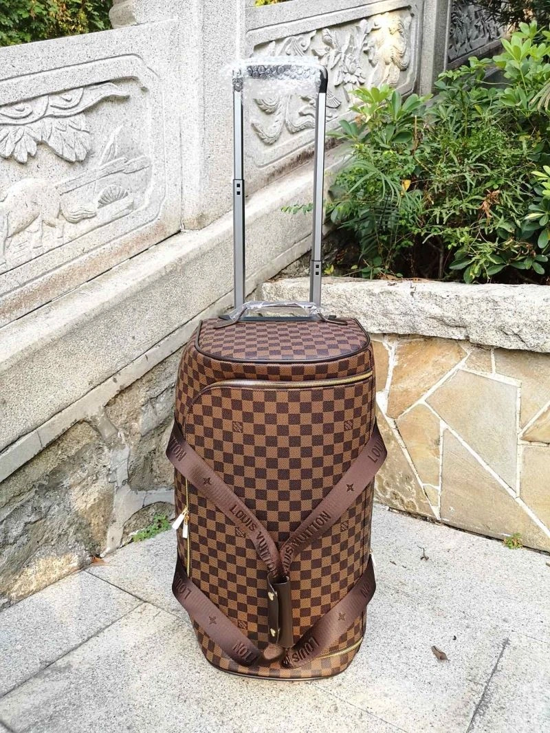Top match Louis Vuitton Suitcase