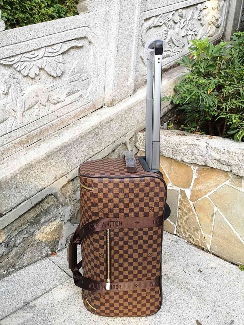 Top match Louis Vuitton Suitcase