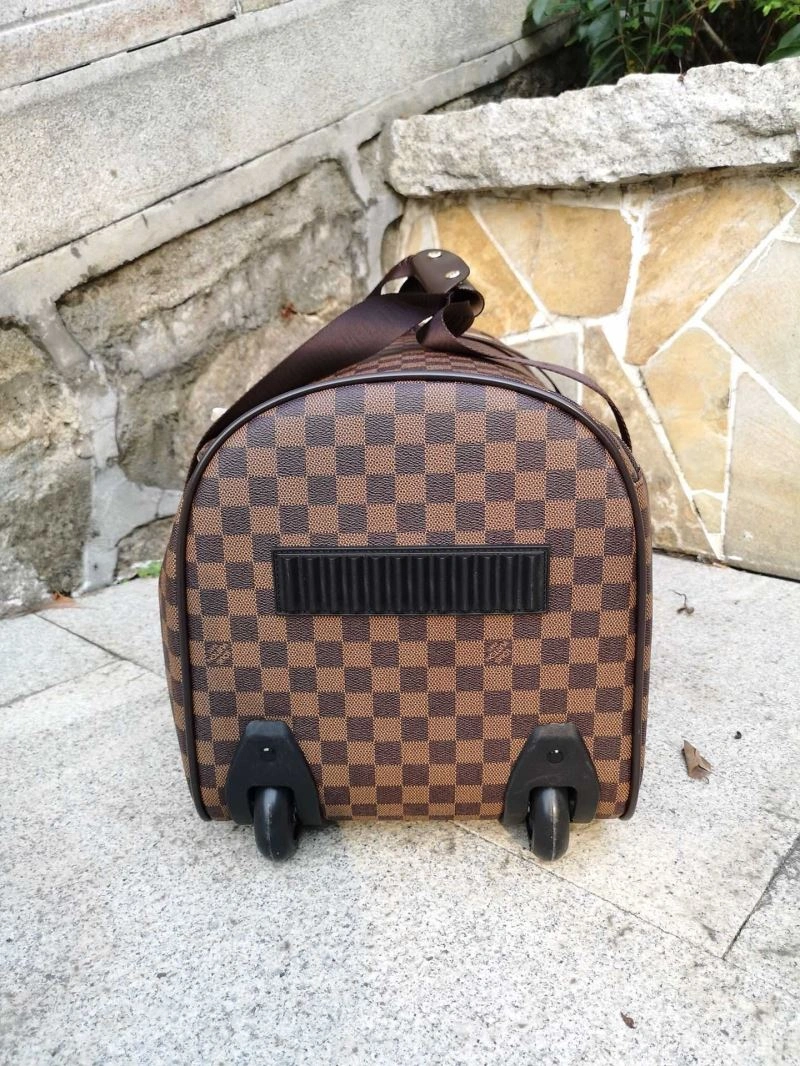 Top match Louis Vuitton Suitcase